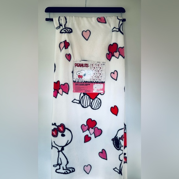 Peanuts | Holiday | Peanuts Snoopy Heart Valentines Day Throw Blanket ...